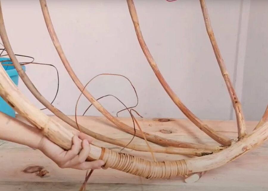 How to make a wicker egg chair DIY?