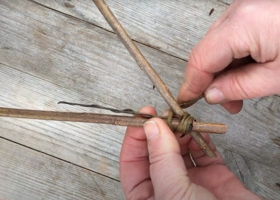 How To Make A Willow Christmas Tree Decorations?