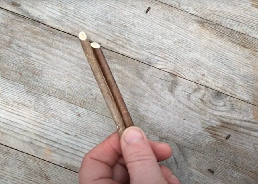 How To Make A Willow Christmas Tree Decorations?