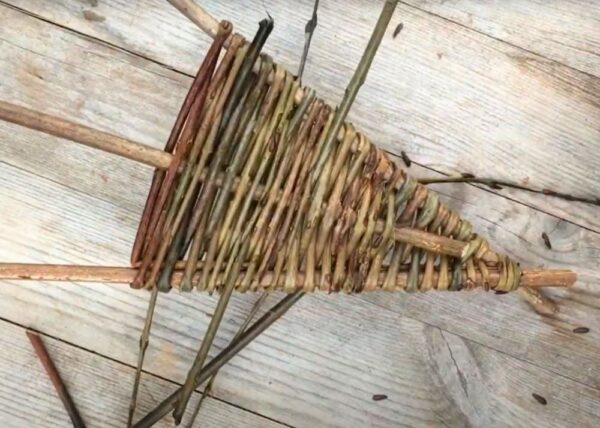 How To Make A Willow Christmas Tree Decorations?