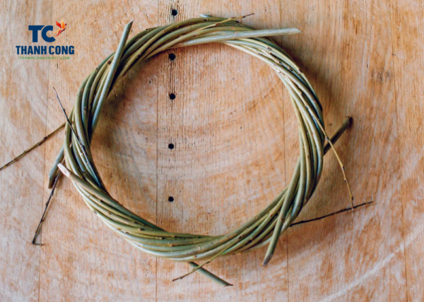 How to make a willow wreath step by step for Christmas?