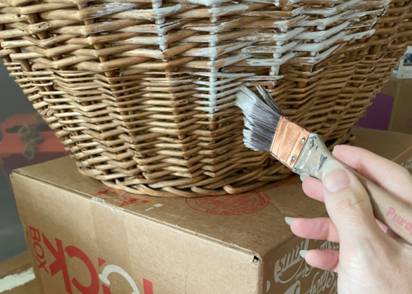 How to Paint a Wicker Basket? Change the Color of a Wicker Basket