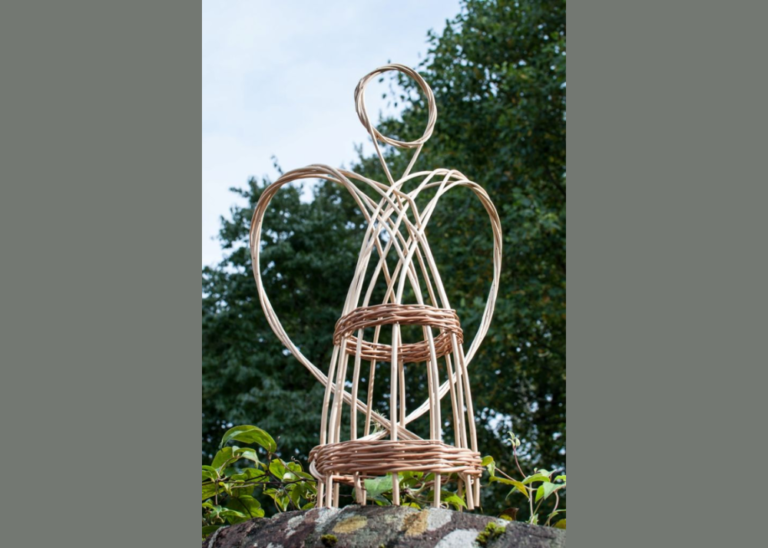 How to make a willow angel for Christmas step by step?
