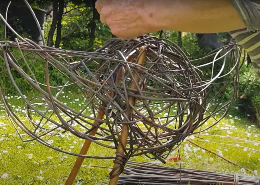 How to make a willow chicken step by step for beginners?