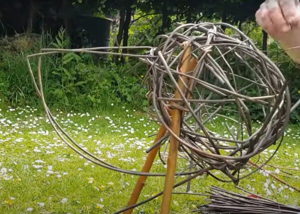 How to make a willow chicken step by step for beginners?