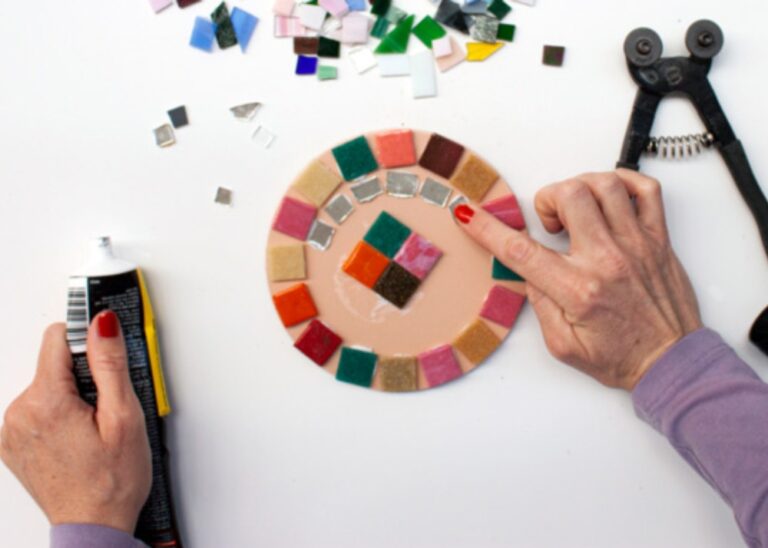 How to make a mosaic coaster step by step?