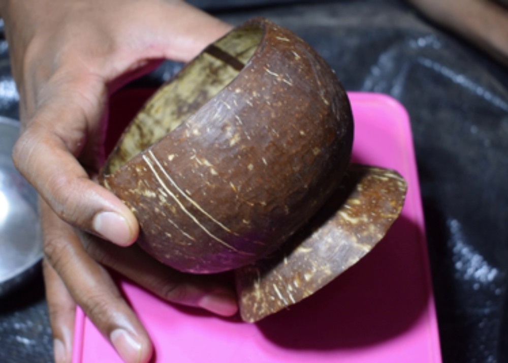 How to make a coconut cup?